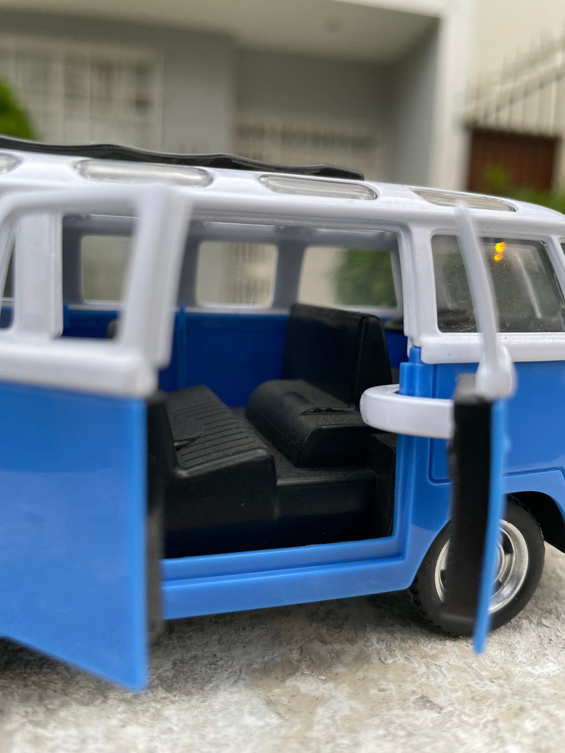 Combi Azul Metálica a Escala – La Vieja