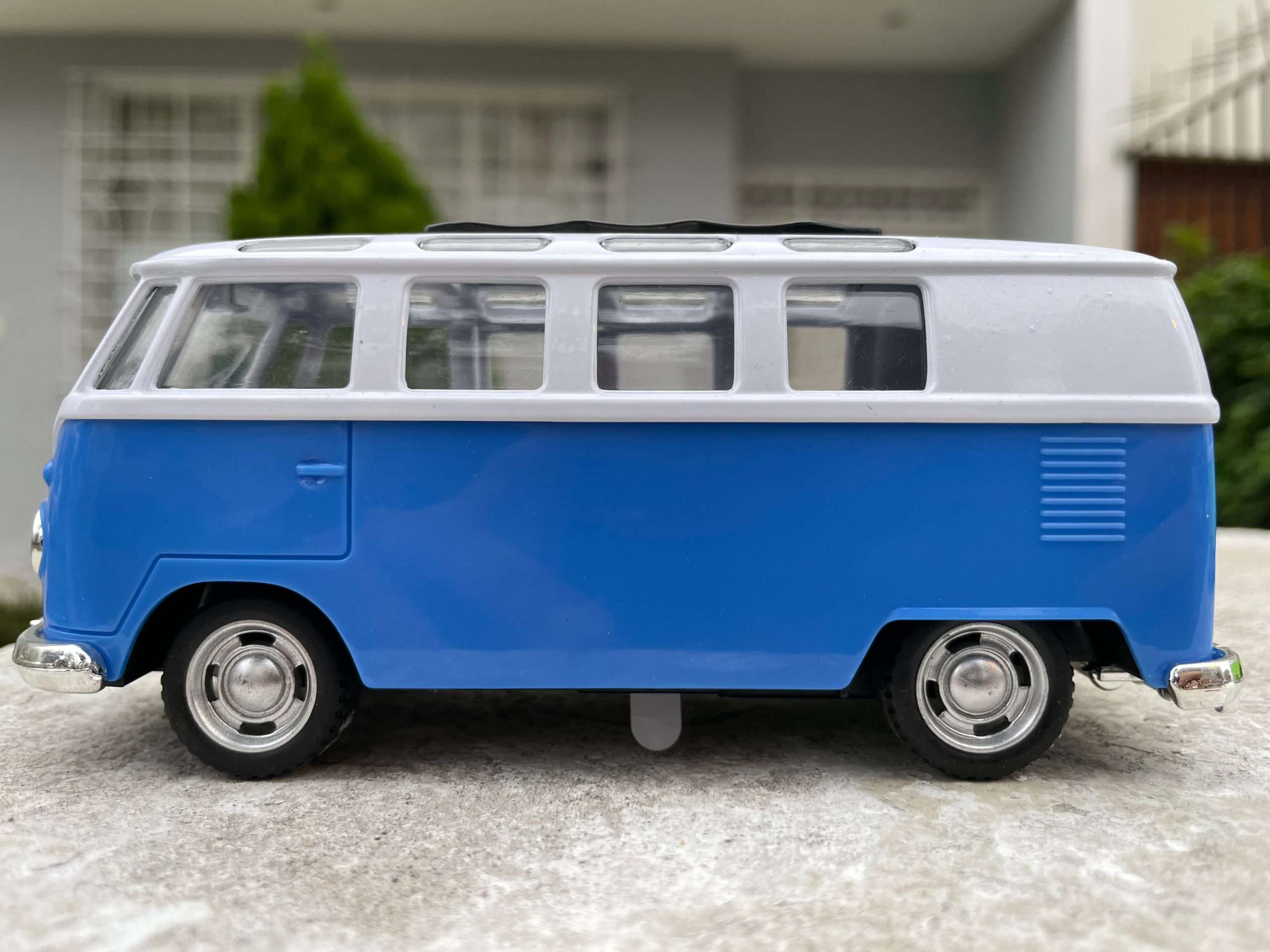 Combi Azul Metálica a Escala – La Vieja
